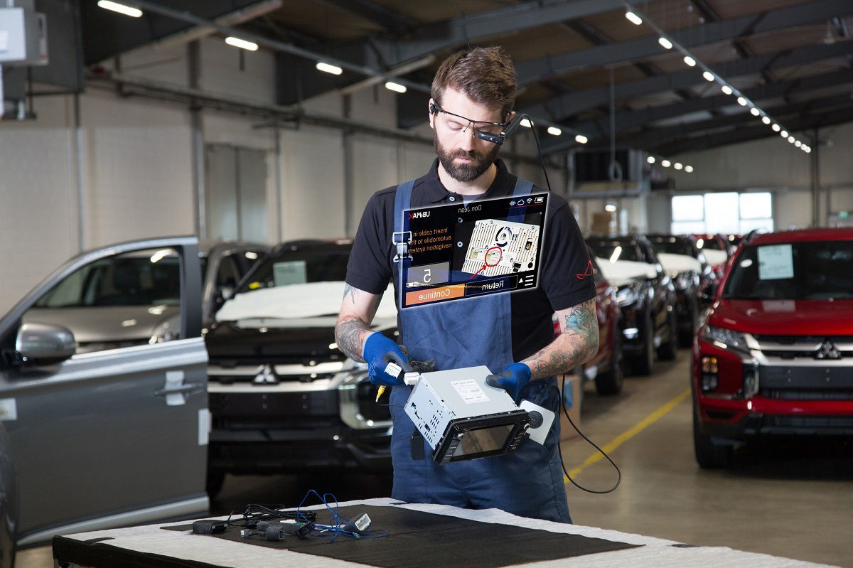 How to Choose the Right Smart Glasses for Frontline Workers - TeamViewer