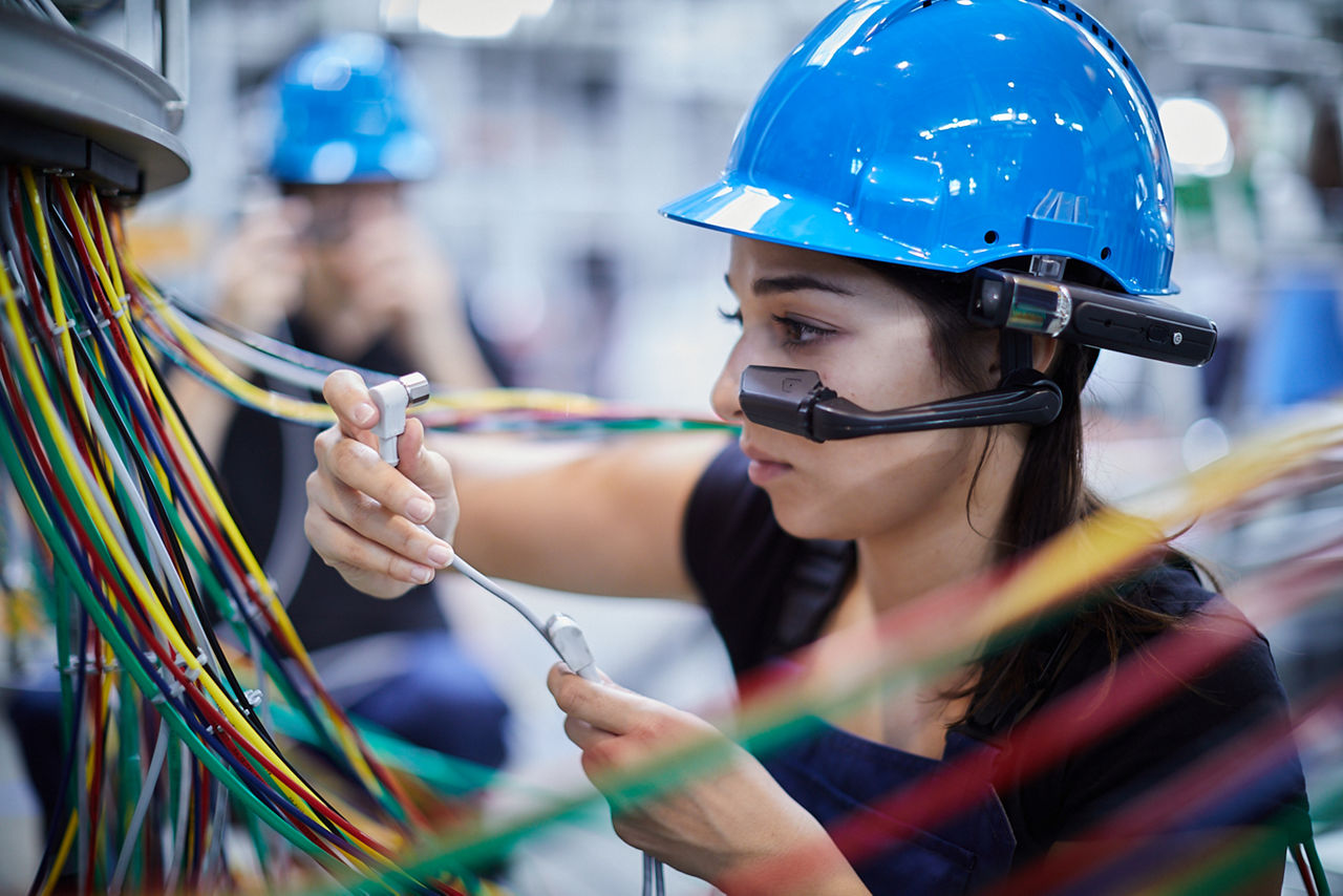 Wearables for industrial use cases | TeamViewer